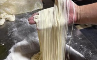 抻面怎么和面更筋道_抻面配方比例是多少