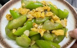丝瓜炒什么好吃又简单_丝瓜炒鸡蛋怎么做
