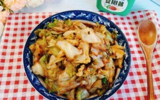 酱爆圆白菜怎么做_酱爆圆白菜的家常做法