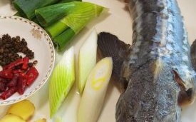 红烧鲟鱼怎么做_红烧鲟鱼最简单的做法