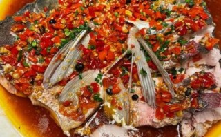剁椒鱼头是哪里的菜_湖南剁椒鱼头正宗做法