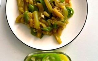 素炒茄子怎样炒好吃_茄子不吸油的做法