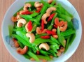 西芹炒腰果怎么做_西芹炒腰果热量高吗