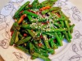 豇豆怎么炒好吃又简单_豇豆炒多久才脆嫩