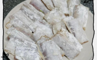 炸带鱼用面糊好还是干粉好_哪种更酥脆