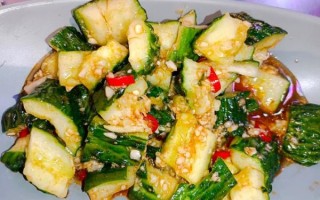 凉拌拍蒜泥黄瓜怎么做_拍蒜泥黄瓜要不要焯水