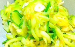 青椒炒南瓜怎么做_青椒炒南瓜的家常做法