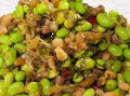 雪菜毛豆怎么炒好吃_雪菜毛豆热量高吗