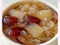 雪梨银耳汤怎么做_雪梨银耳汤的功效与禁忌
