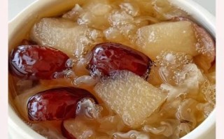 雪梨银耳汤怎么做_雪梨银耳汤的功效与禁忌