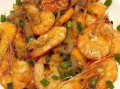 葱爆大虾怎么做_葱爆大虾用不用焯水
