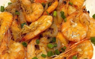葱爆大虾怎么做_葱爆大虾用不用焯水