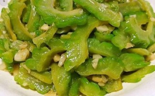 素炒苦瓜怎么炒才不苦_苦瓜炒前要不要焯水