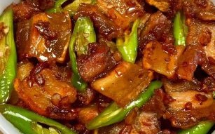 辣椒炒肉怎么炒好吃_辣椒炒肉做法视频