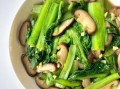 香菇炒小白菜怎么做_香菇炒小白菜需要焯水吗