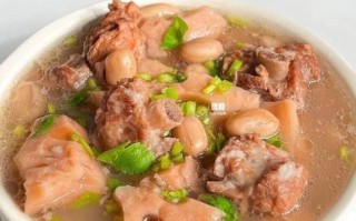 莲藕炖骨头汤的做法_骨头汤怎么炖才白