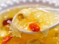 银耳莲子红枣汤怎么做_银耳莲子红枣汤的功效与禁忌