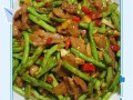 豆角怎么炒才绿又脆_家常炒豆角要不要焯水