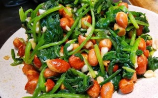 果仁菠菜花生米怎么做_菠菜焯水几分钟才翠绿