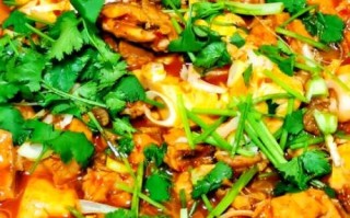 鱼煮豆腐怎么做才好吃_鱼煮豆腐的家常做法