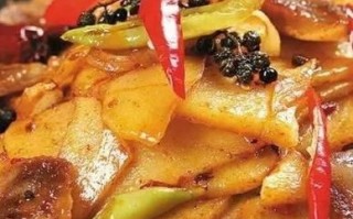 回锅肉炒土豆片怎么做_回锅肉炒土豆片先炒哪个