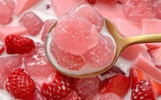 草莓牛奶冰沙怎么做_草莓牛奶冰沙做法窍门