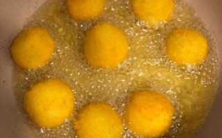 炸元宵怎么做_冻元宵可以直接炸吗