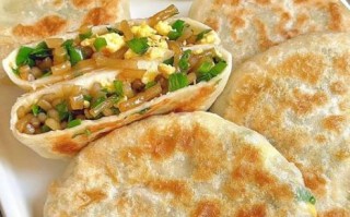 烫面韭菜馅饼怎么做_烫面韭菜馅饼的面怎么和