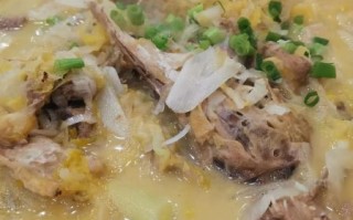 大鹅炖酸菜怎么做_大鹅炖酸菜的家常做法