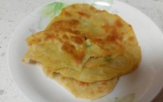 千层葱油饼怎么做又软又好吃_为什么凉了也不硬