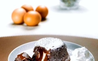 巧克力熔岩蛋糕英文怎么说_Lava Cake和Molten Chocolate Cake区别