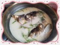 鱼头怎么炖汤不腥_清炖鱼汤的做法步骤