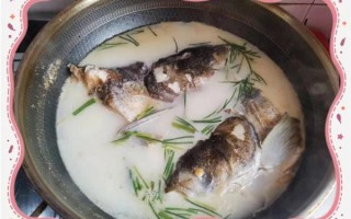 鱼头怎么炖汤不腥_清炖鱼汤的做法步骤