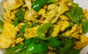 青椒炒鸡蛋怎么炒好吃_青椒炒鸡蛋做法窍门