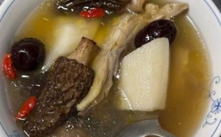 煲鸡汤怎么煲才好喝_煲鸡汤放什么料最香