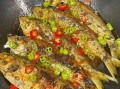 香辣小黄鱼怎么做_香辣小黄鱼家常做法