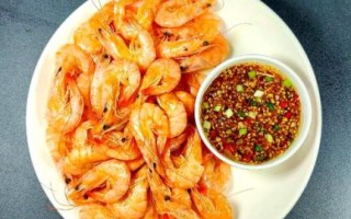 白灼大虾怎么做好吃_白灼虾要不要去虾线