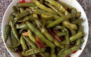 炖豆角放碱还是放小苏打_哪个更嫩绿不串味