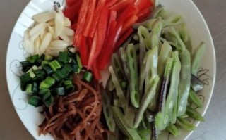 紫扁豆怎么炒好吃_紫扁豆炒什么最下饭