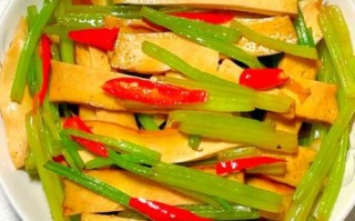 西芹炒香干怎么炒好吃_正宗做法窍门