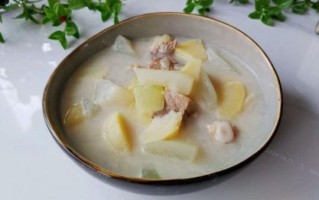 山药土豆排骨汤的做法_山药土豆排骨汤的功效