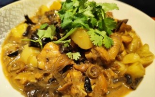 小鸡炖蘑菇英语怎么说_正宗东北菜英文翻译