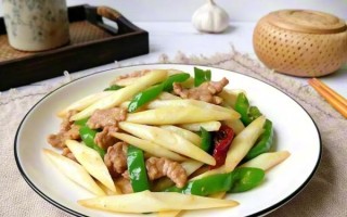 茭白炒肉片怎么炒好吃_茭白炒肉片需要焯水吗