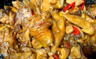 香菇炖鸡怎么做_香菇炖鸡先焯水还是先炒