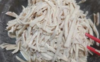 香脆芋头丝怎么做_芋头丝炸不软的关键