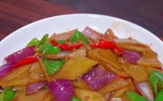 洋葱炒土豆片怎么做_洋葱炒土豆片家常做法