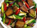 辣椒蒜苗炒肉怎么做_辣椒蒜苗炒肉的家常做法