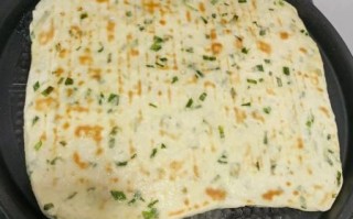 自制油饼的做法_如何让油饼外酥里嫩