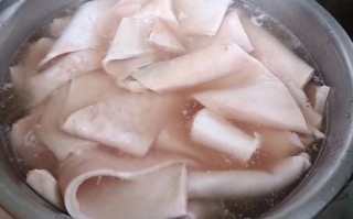 肉皮冻怎么做好吃_肉皮冻的做法视频