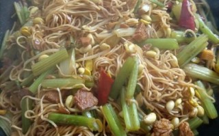 猪肉蒸面条怎么做_猪肉蒸面条的家常做法